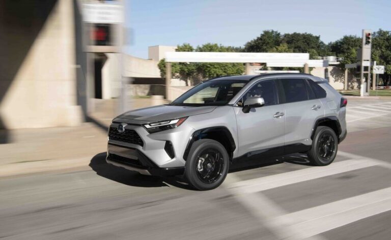 Mazda CX-5 Vs. Toyota RAV4: Size, Specs, Reliability | MazdaMotoring